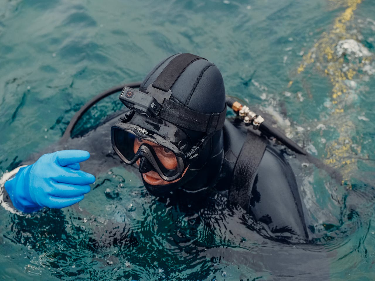 Thermal Comfort: Choosing the Right Suit for Scuba Diving - Photo Stand